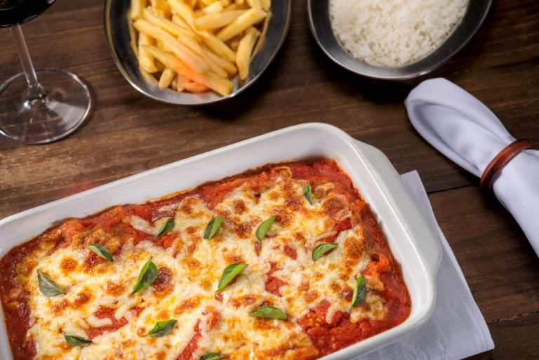 Filé à parmegiana sem lactose – ETC - Comunicação - Brasília/DF